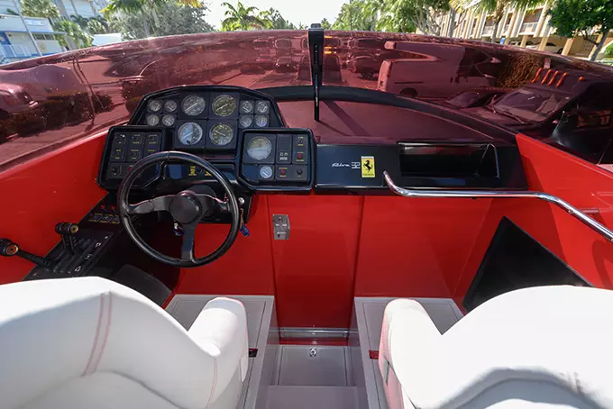 აუქციონის ბლოკი: 1990 Riva Ferrari 32 Speedboat 10170_2