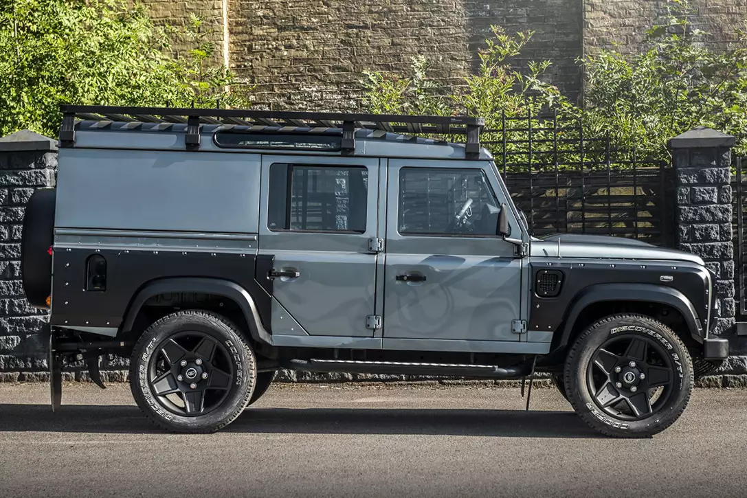 Kahn Design tərəfindən Land Rover Defender 110 Utility Wagon 10348_2