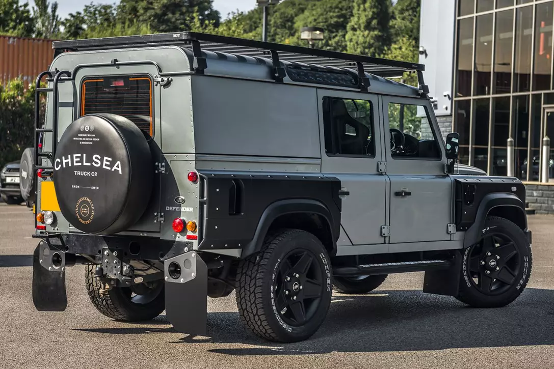 Kahn Design tərəfindən Land Rover Defender 110 Utility Wagon 10348_3