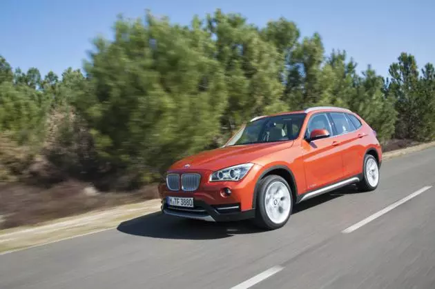 2013. gada BMW X1 (4)