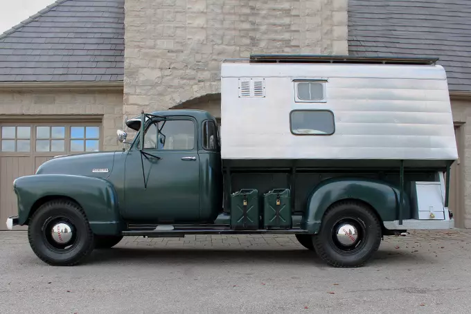 Chevrolet 3800 Camper din 1952 al lui Steve McQueen 10678_1