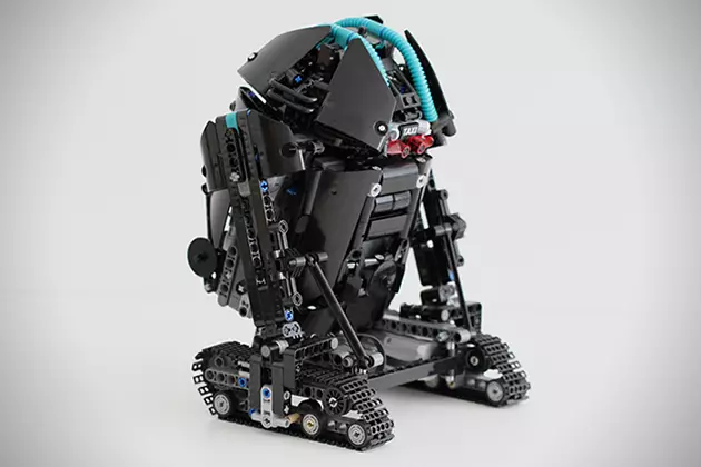 R2-D2-Inspired Motorized LEGO Astromech Droid 3