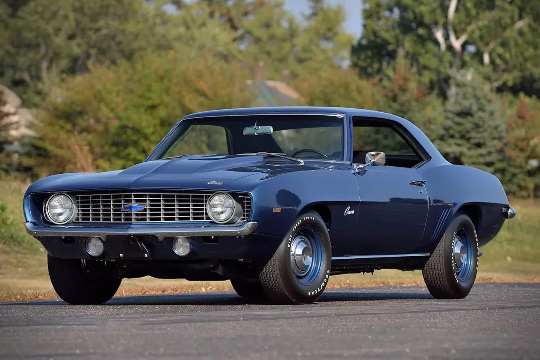 Aukciono blokas: 1969 m. Chevrolet Camaro ZL1 Nr. 18 ir 30 10823_2