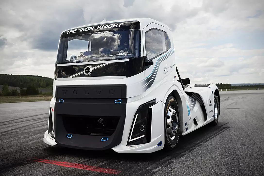 Volvo Iron Knight Truck 0