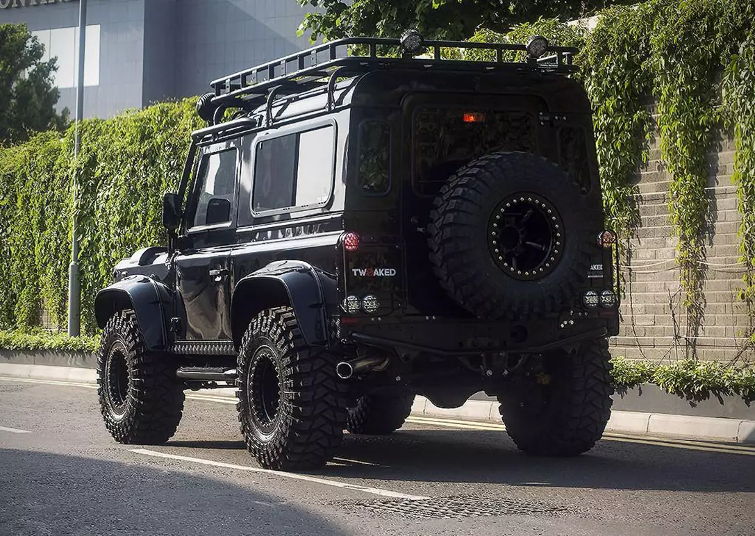 Wersja Spectre Land Rover 90 2