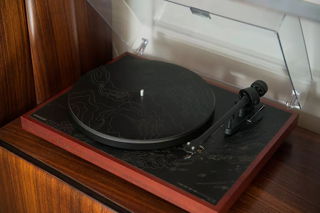 Moore Giles Crosley Commonwealth C10 Turntable 01