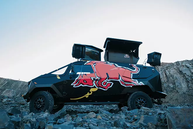 Kendaraan Acara Armored Red Bull 4