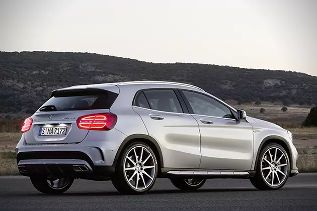 2015 مرسيدس بنز GLA45 AMG 3