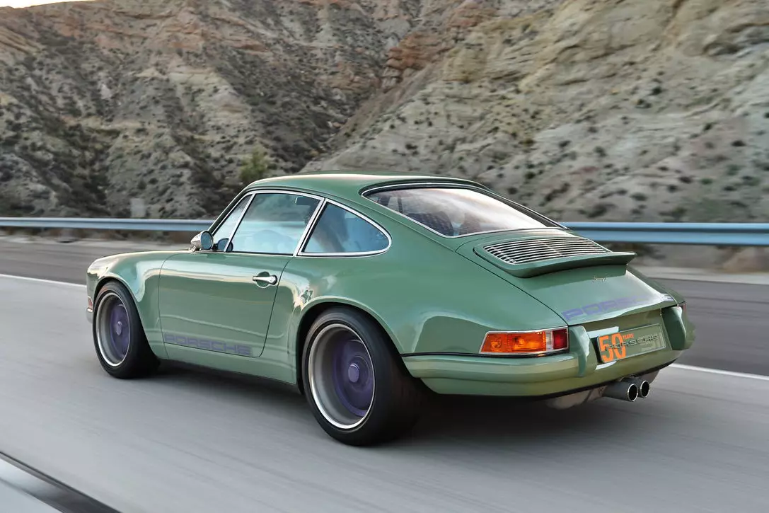 Porsche 911 Brooklyn oleh Singer Vehicle Design 2