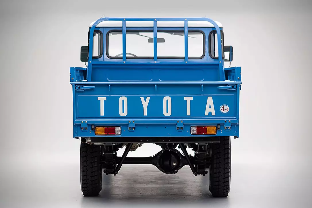 1974 жылғы Toyota Land Cruiser FJ45 пикап 4