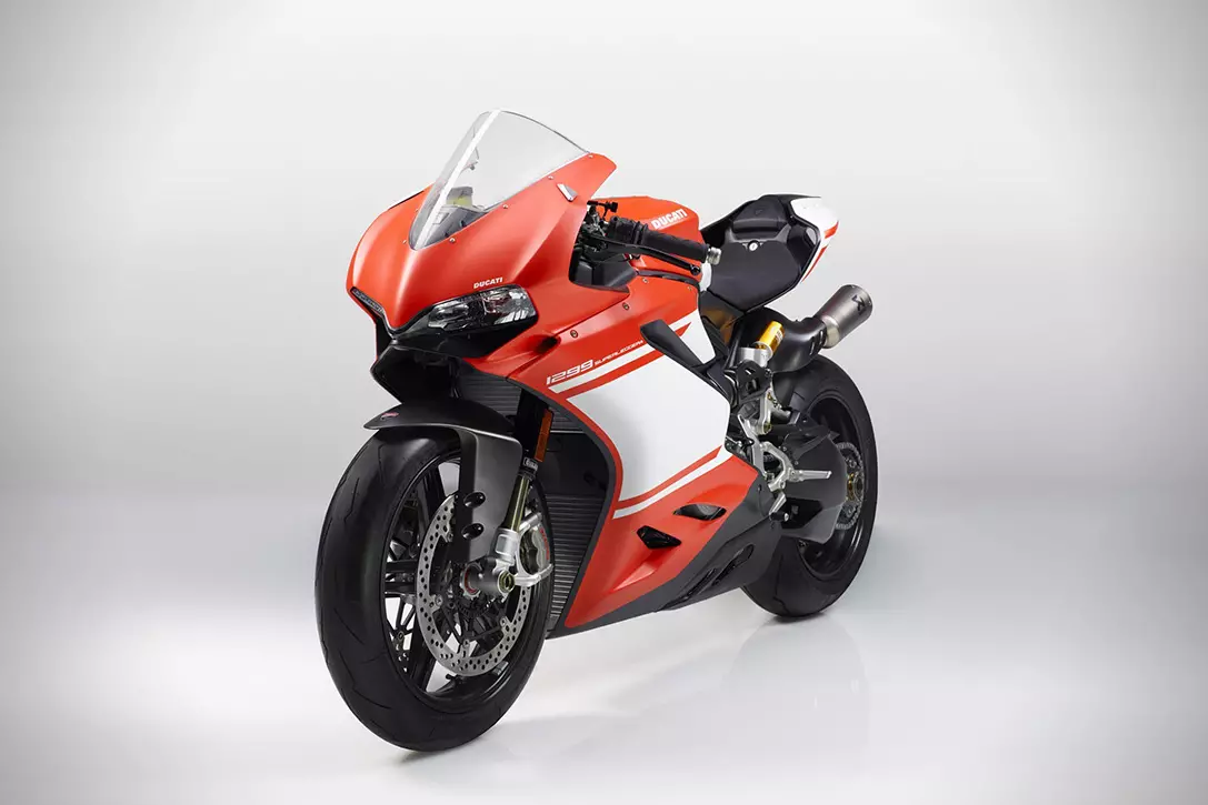 2017 жылғы Ducati 1299 Superleggera 03