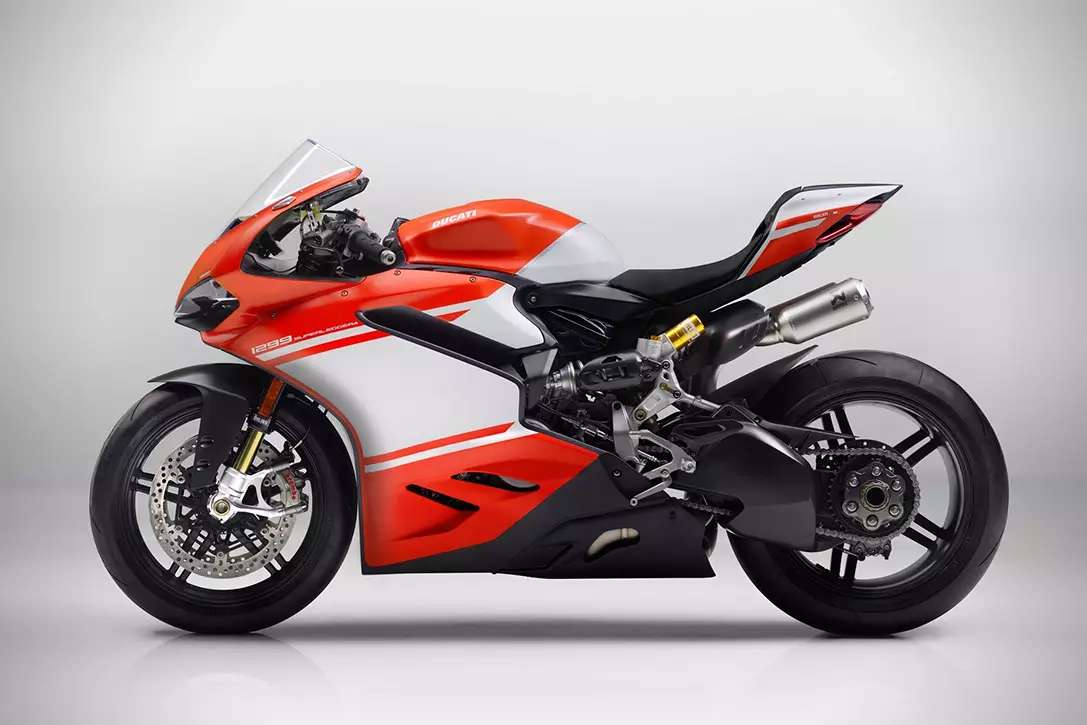 2017 жылғы Ducati 1299 Superleggera 0001