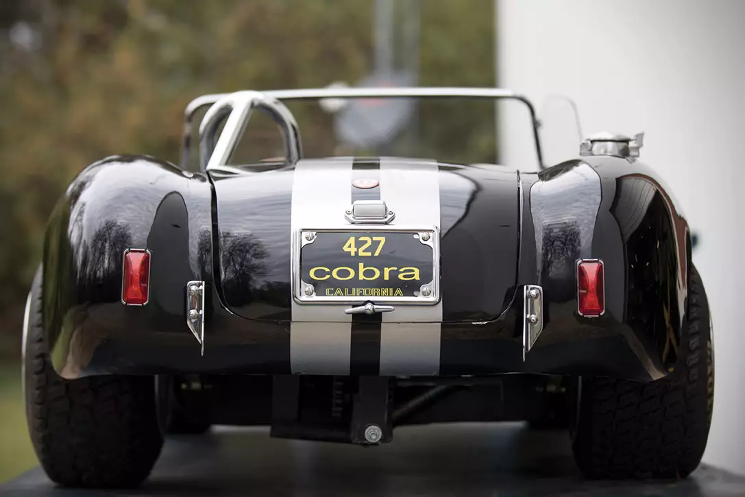 Fa'atautu'i poloka: Shelby 427 Cobra Ta'avale Tamaiti 12470_3