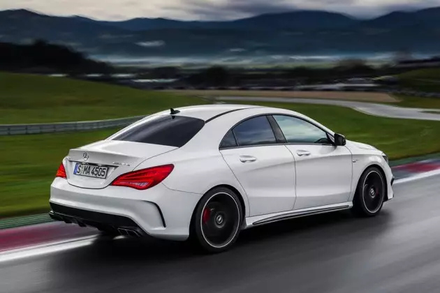 2014 مرسډیز بینز CLA 45 AMG (2)