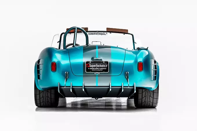 1960-аад оны Shelby Cobra MKIII-R үргэлжилсэн машин Superformance 12575_2