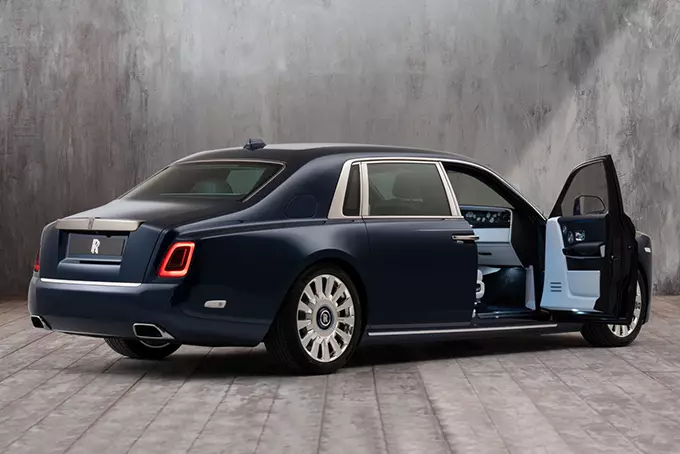 2020 Rolls-Royce Rose Phantom 12830_1