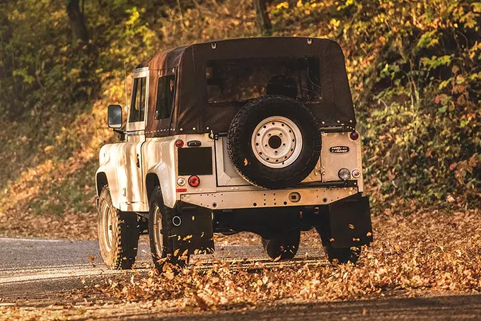 Heritage Land Rover Defender Service eftir Commonwealth Classics 12983_4