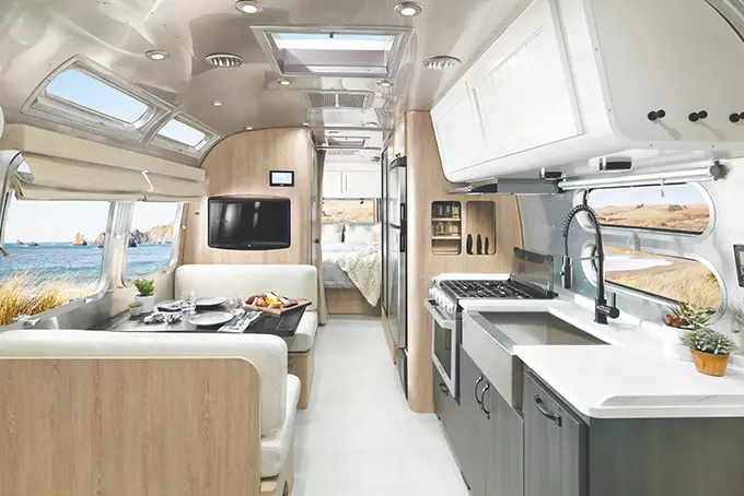 Airstream Pottery Barn სპეციალური გამოშვების სამოგზაურო თრეილერი 13036_2