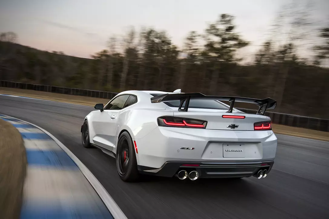 2018 წლის Chevrolet Camaro ZL1 1LE 13067_3