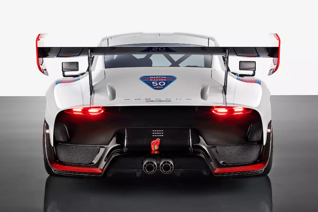 2019-es Porsche 935 versenyautó 13156_3