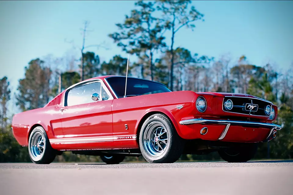 Revology Mustang