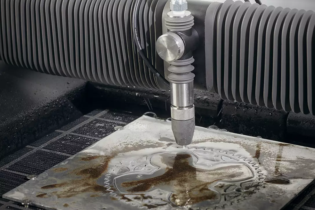 wazer-desktop-waterjet-cutter-6