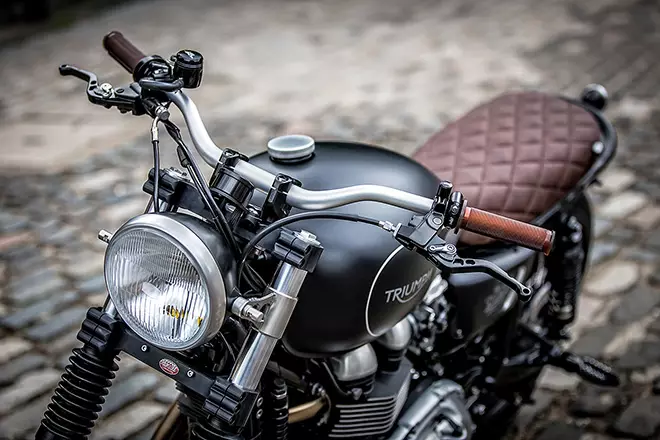 Triumph Bonneville của Down & Out 4