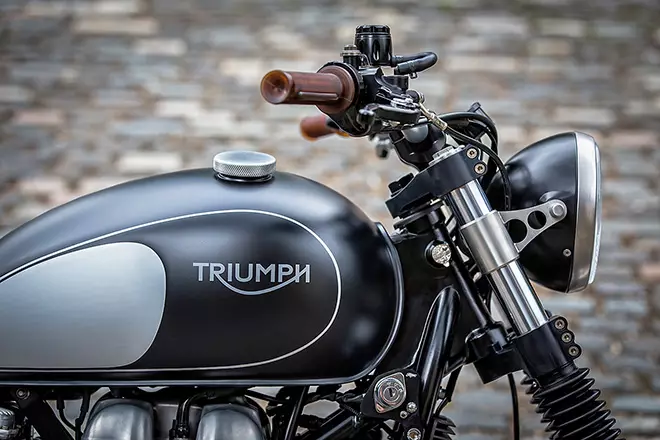 Triumph Bonneville av Down & Out 5