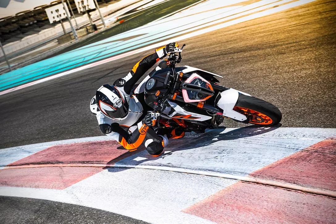 2017 KTM Super Duke 1290R 9