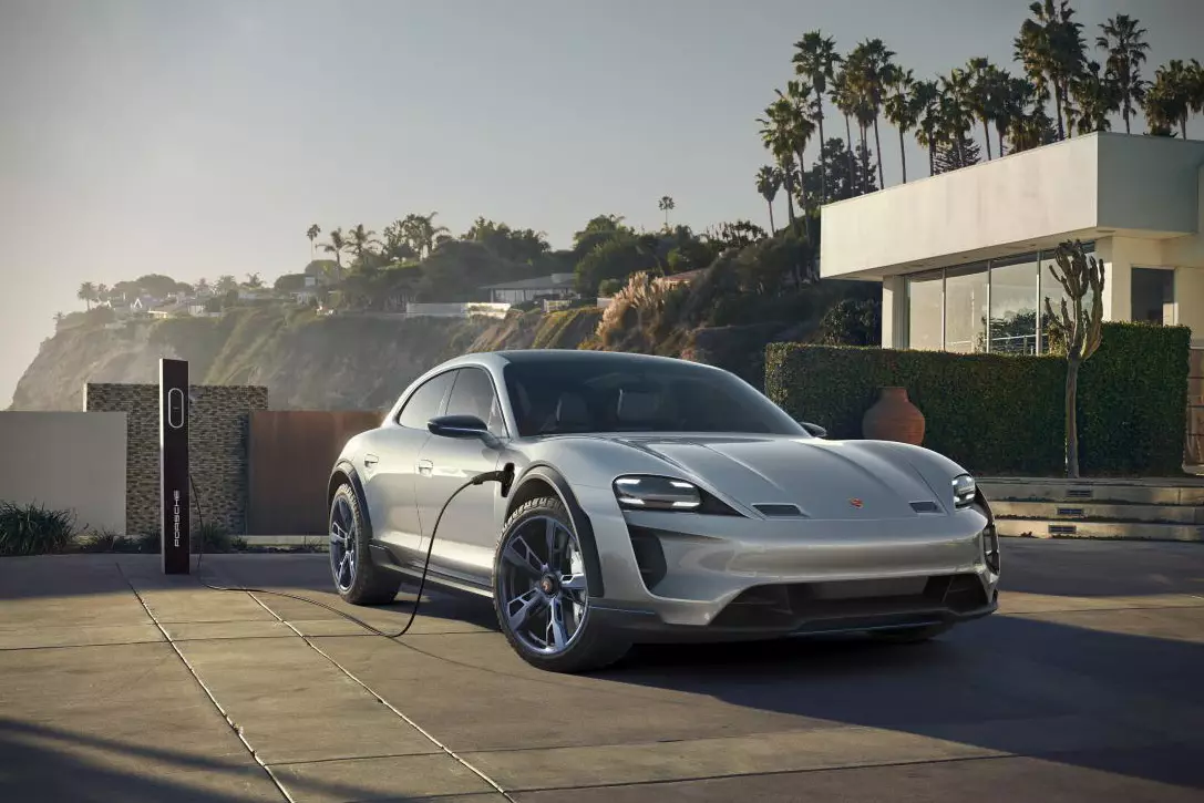 Porsche Mission E Cross Turismo 1365_4