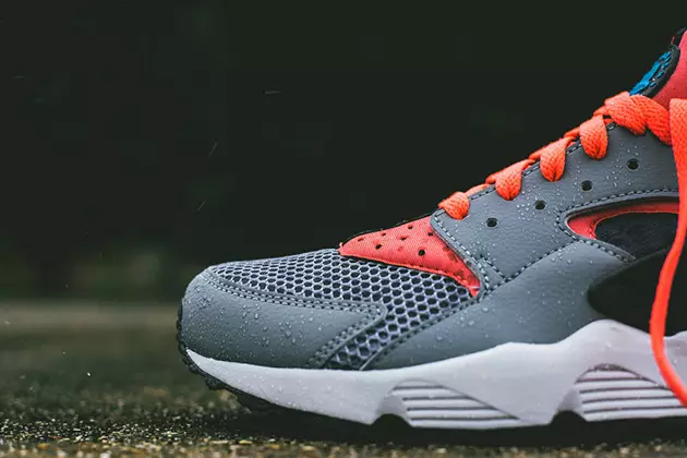 Nike Air Huarache Cool Gray Bright Crimson 2