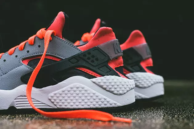 Nike Air Huarache Cool Gray Bright Crimson 4