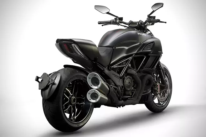 2016 Ducati Diavel Carbon Edition 2