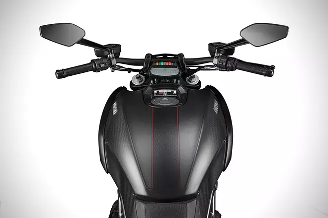 2016 Ducati Diavel Carbon Edition 4