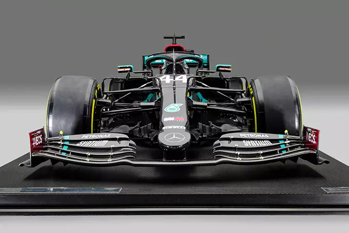 Amalgam Mercedes-AMG W11 Lewis Hamilton Modell im Maßstab 1:4 14144_1