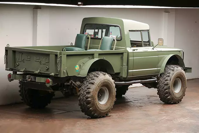 Blocco d'asta: camioncino Kaiser Jeep M715 del 1967 14199_2