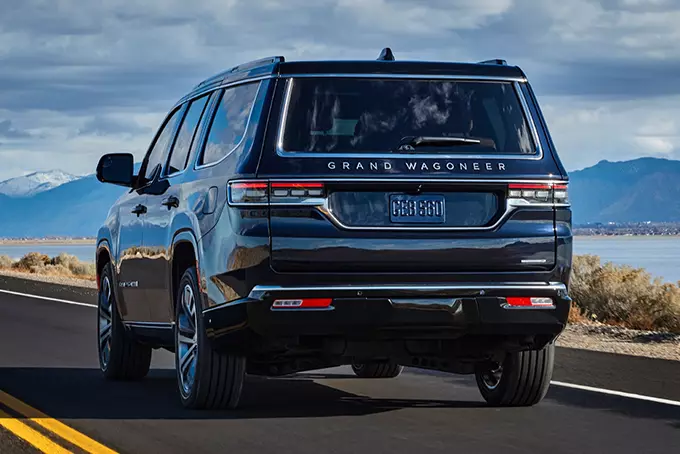 2022 Jeep Wagoneer at Grand Wagoneer 14355_3