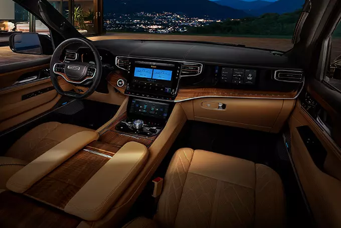 2022 Jeep Wagoneer at Grand Wagoneer 14355_4