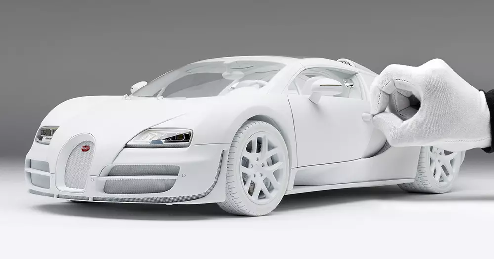 Amalgam Bugatti Veyron 16.4 Grand Sport Vitesse White Edition v měřítku 1:8