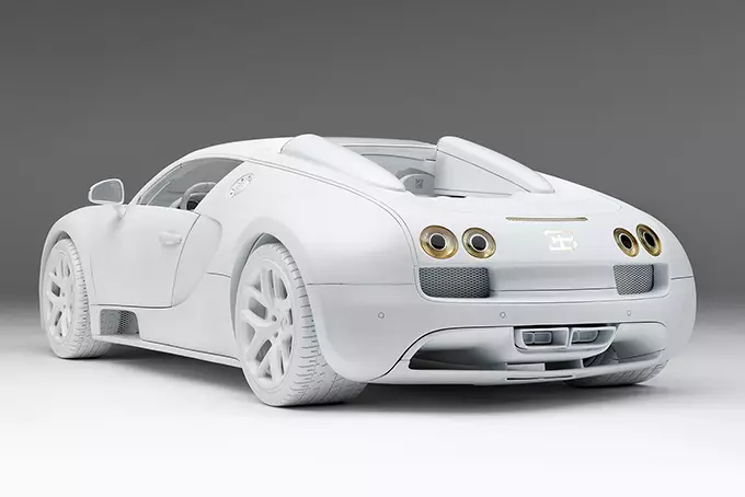 Amalgam Bugatti Veyron 16.4 Grand Sport Vitesse White Edition 1:8 Scale Model 14425_2