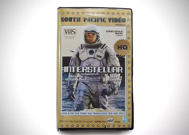 मॉडर्न मूव्हीज शोसाठी VHS कव्हर्स ४