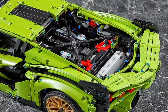 LEGO Limited-Edition Technic Lamborghini Sian 14908_5