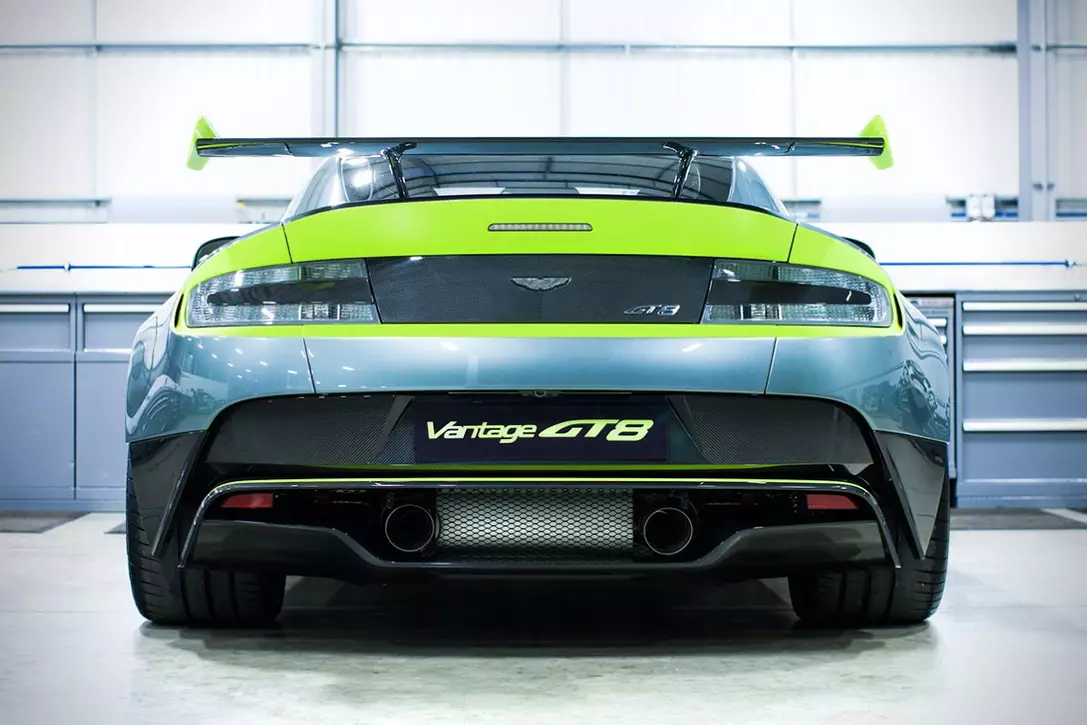 2017 Aston Martin Vantage GT8 4