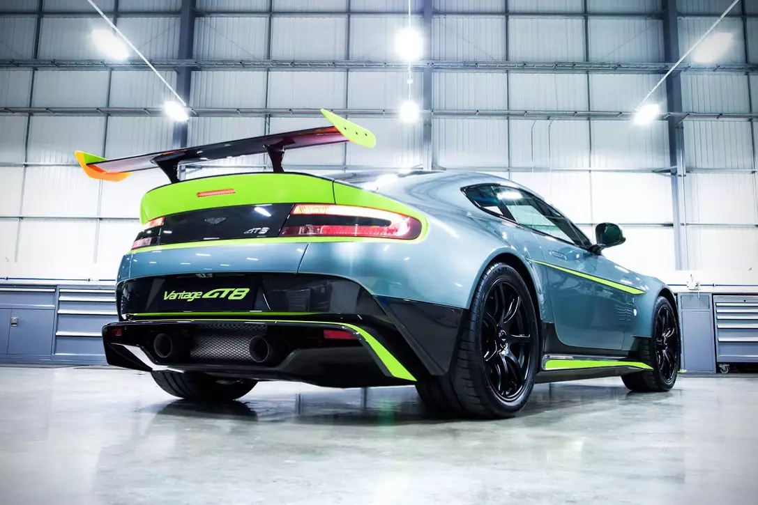 2017 Aston Martin Vantage GT8 5