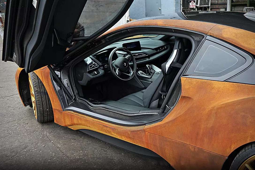 BMW i8 envoltat d'òxid de MetroWrapz 7