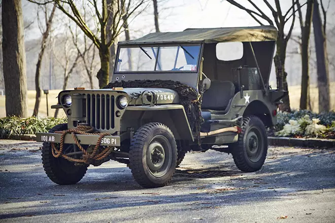 1943 Willys džip sa prikolicom 0