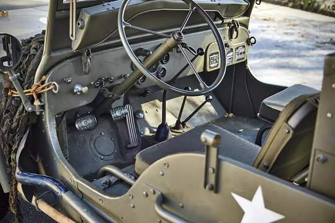 1943 Willys Jeep mit Anhänger 7