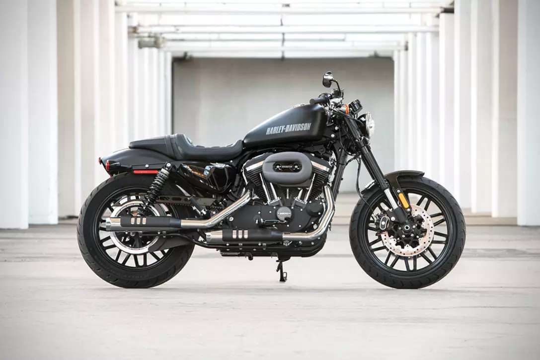 2016 yil Harley Davidson Roadster 1