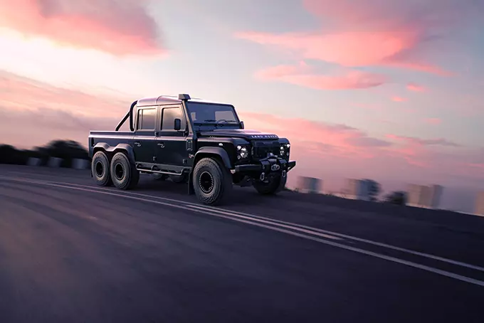 Land Rover Defender 6x6 „Project Black Mamba” de Classic Overland 15362_4