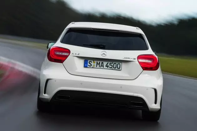 2014 मर्सिडीज बेन्ज A45 AMG (3)